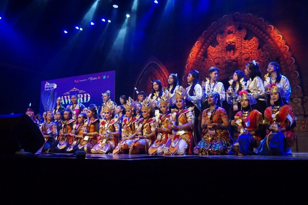 Tim Tari MAN 2 Rembang Raih Juara II di Festival Internasional Bali ...
